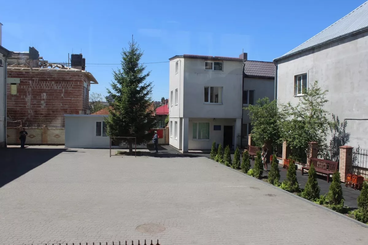 ᐅ Приватний ліцей "Живе слово" Львів 36A, вулиця Івана Багряного, 36А